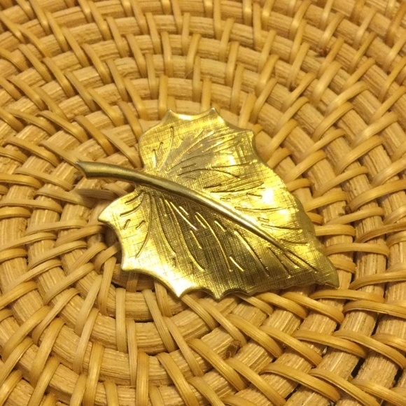 Jewelry | Vintage Leaf Pin | Poshmark